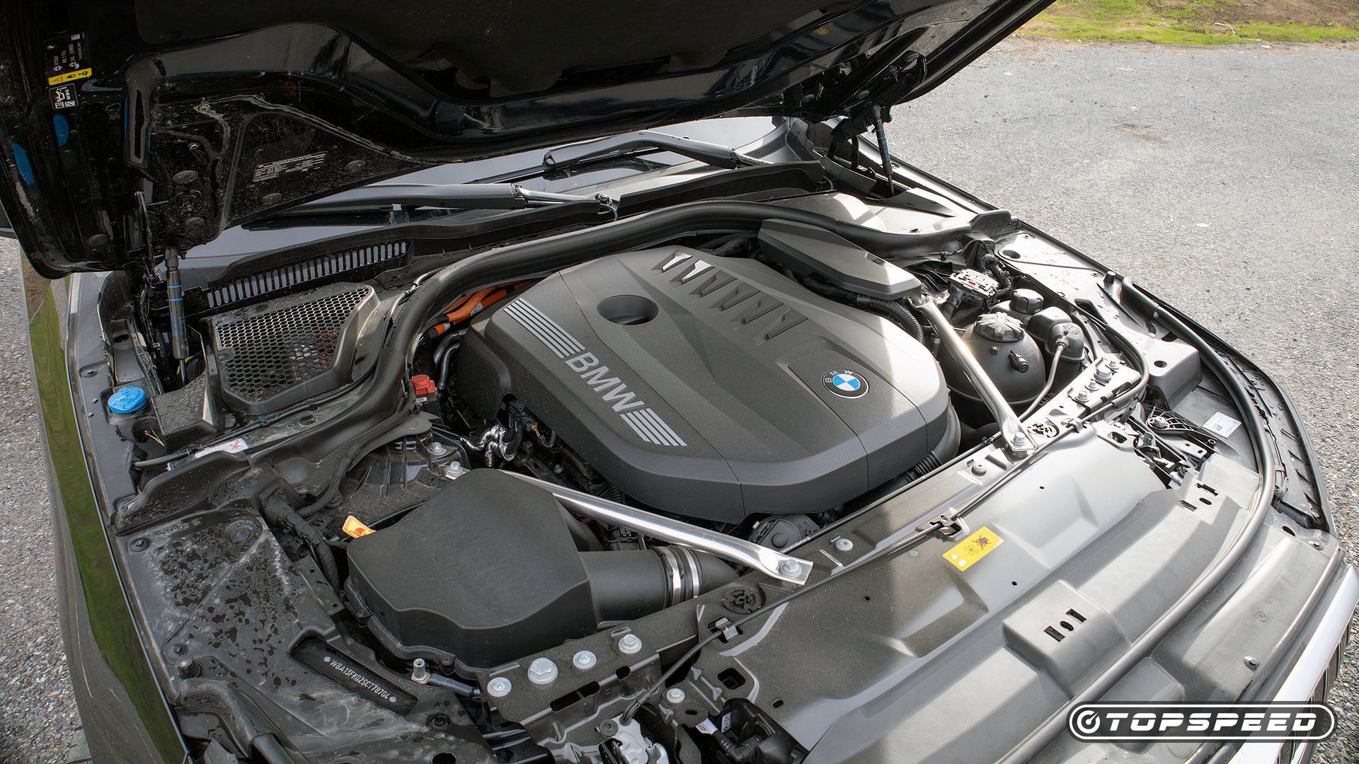 The Plug-In Hybrid 2025 BMW 550e Is Faster Than Past M5s