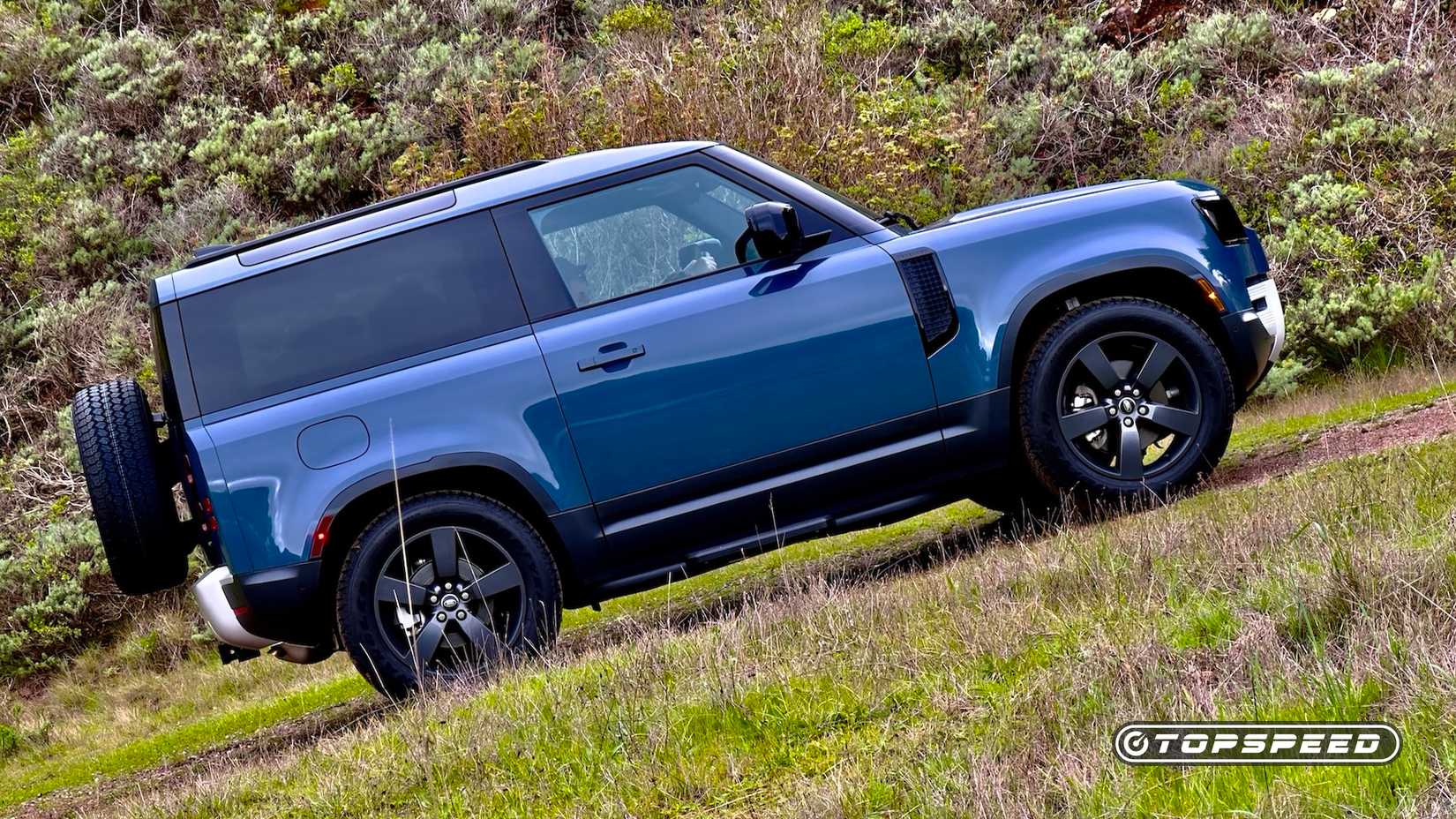 Blending Luxury and Capability: The 2025 Land Rover Defender 90